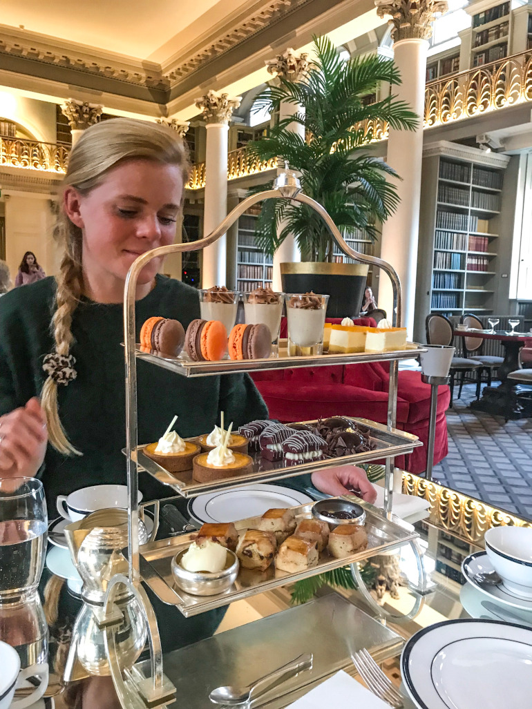 High tea - et must når du besøger Edinburgh - Rejsestien